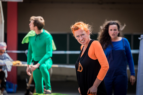 Les aventures de Clark Pakap - Sorties de Bain